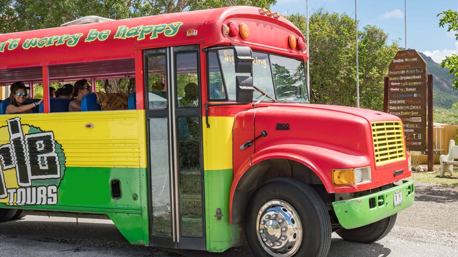Bus tour Curacao - Ontdek Willemstad » NaarCuracao.com