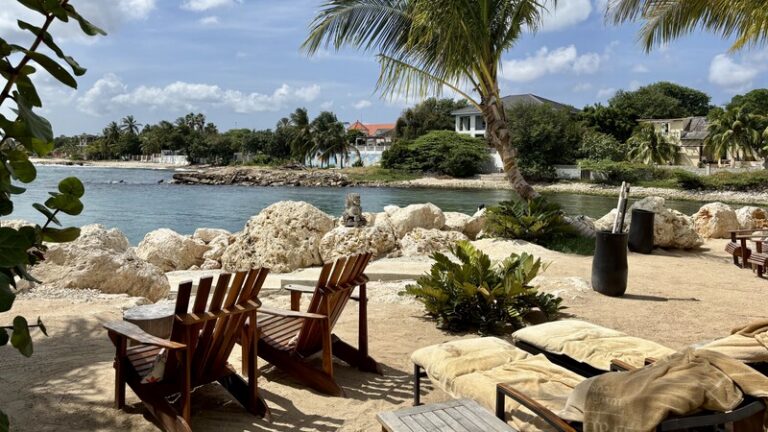 Stranden met een dagpas op Curaçao: ontspannen met extra’s